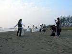 Tainan Anping beach sunset : The getting-married photo shooting ...