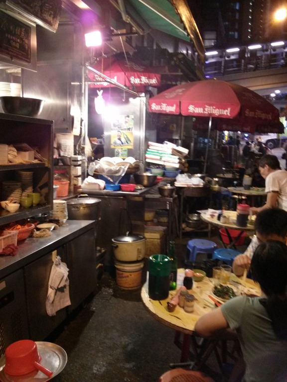 Eating at a Dai Pai Dong : Hong Kong | Visions of Travel