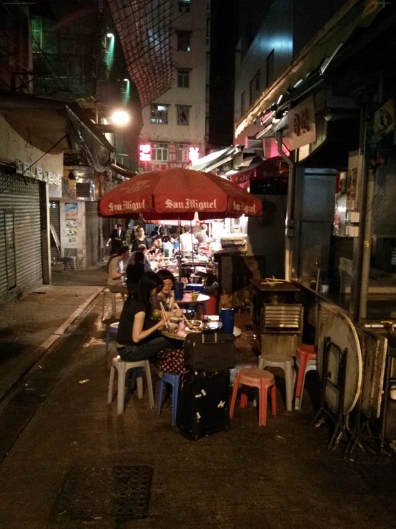 Eating at a Dai Pai Dong : Hong Kong | Visions of Travel