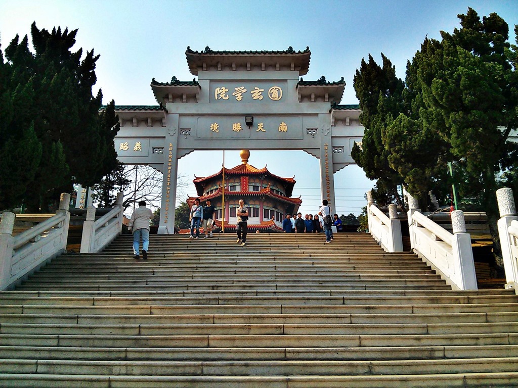 Yuen Yuen Institute & Western Monastery : Tseun Wan – Hong Kong ...