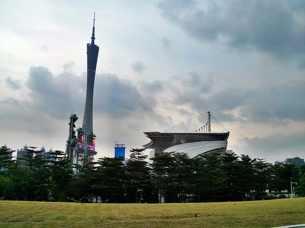 The Zhujiang New Town Skyscrapers : Guangzhou | Visions of Travel