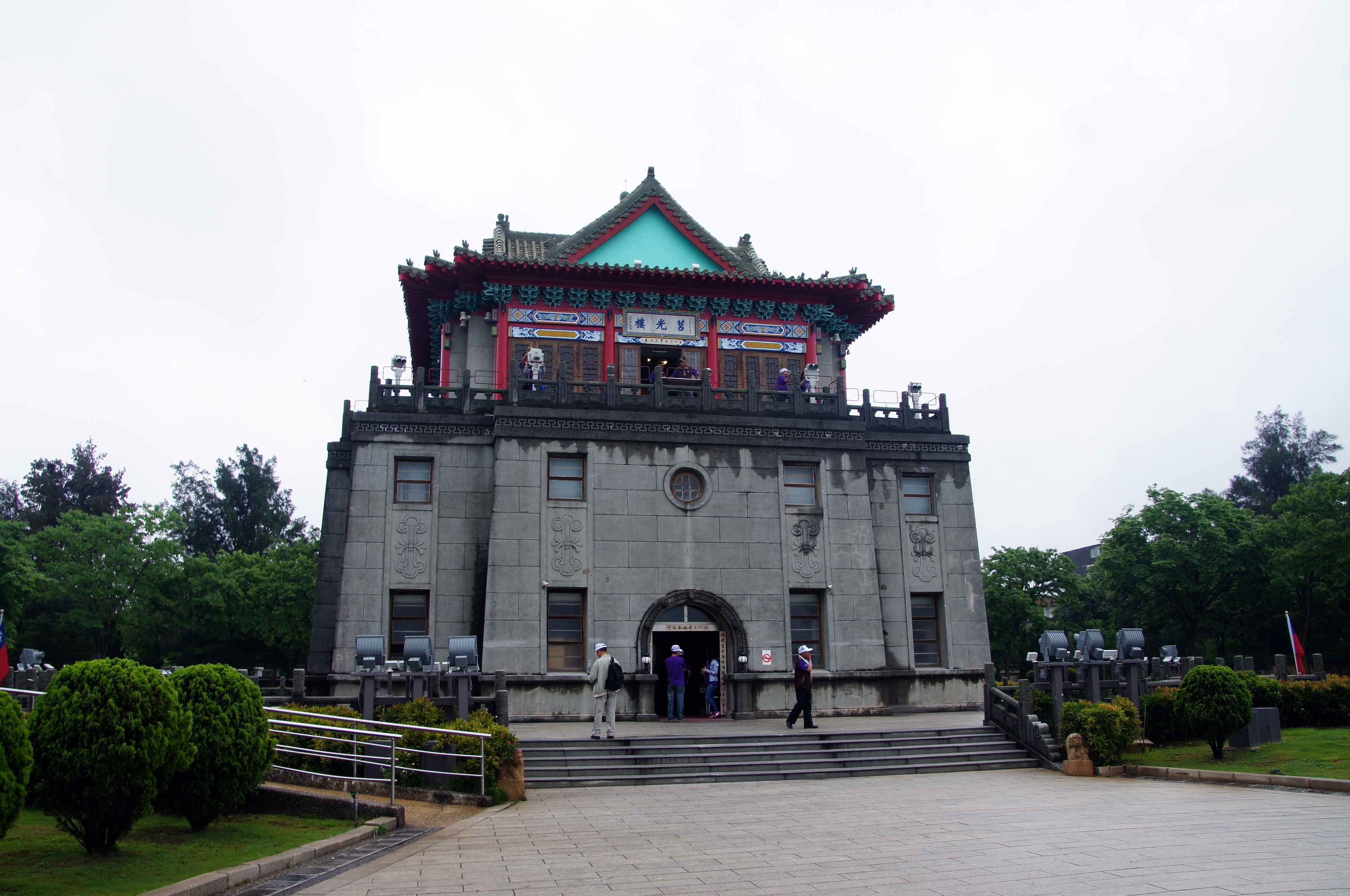 Jyuguang Tower & Gugang lake : Jincheng – Kinmen Island | Visions of Travel