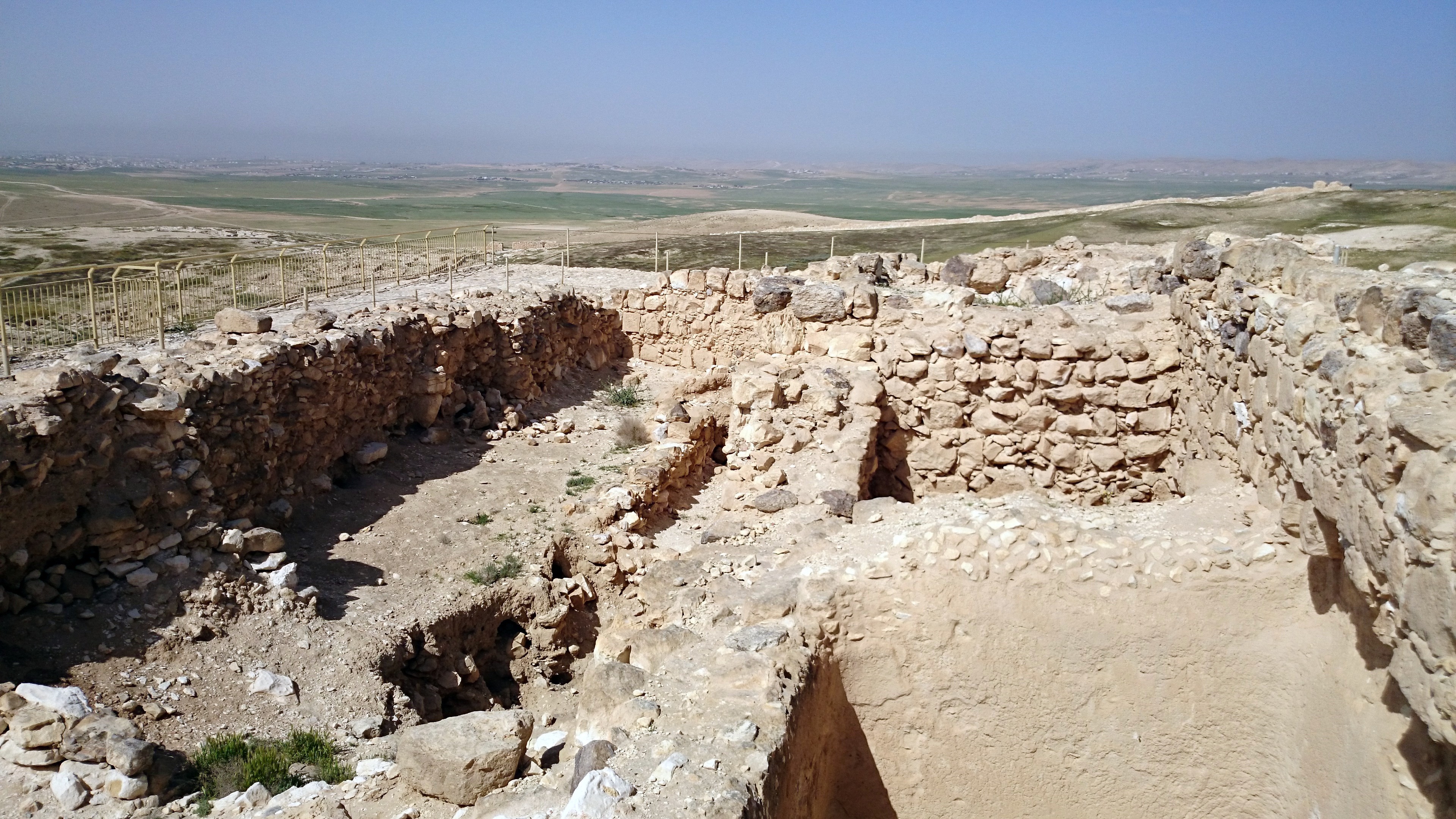 The ancient city of Tel Arad : Negev – Southern Israel | Visions of Travel