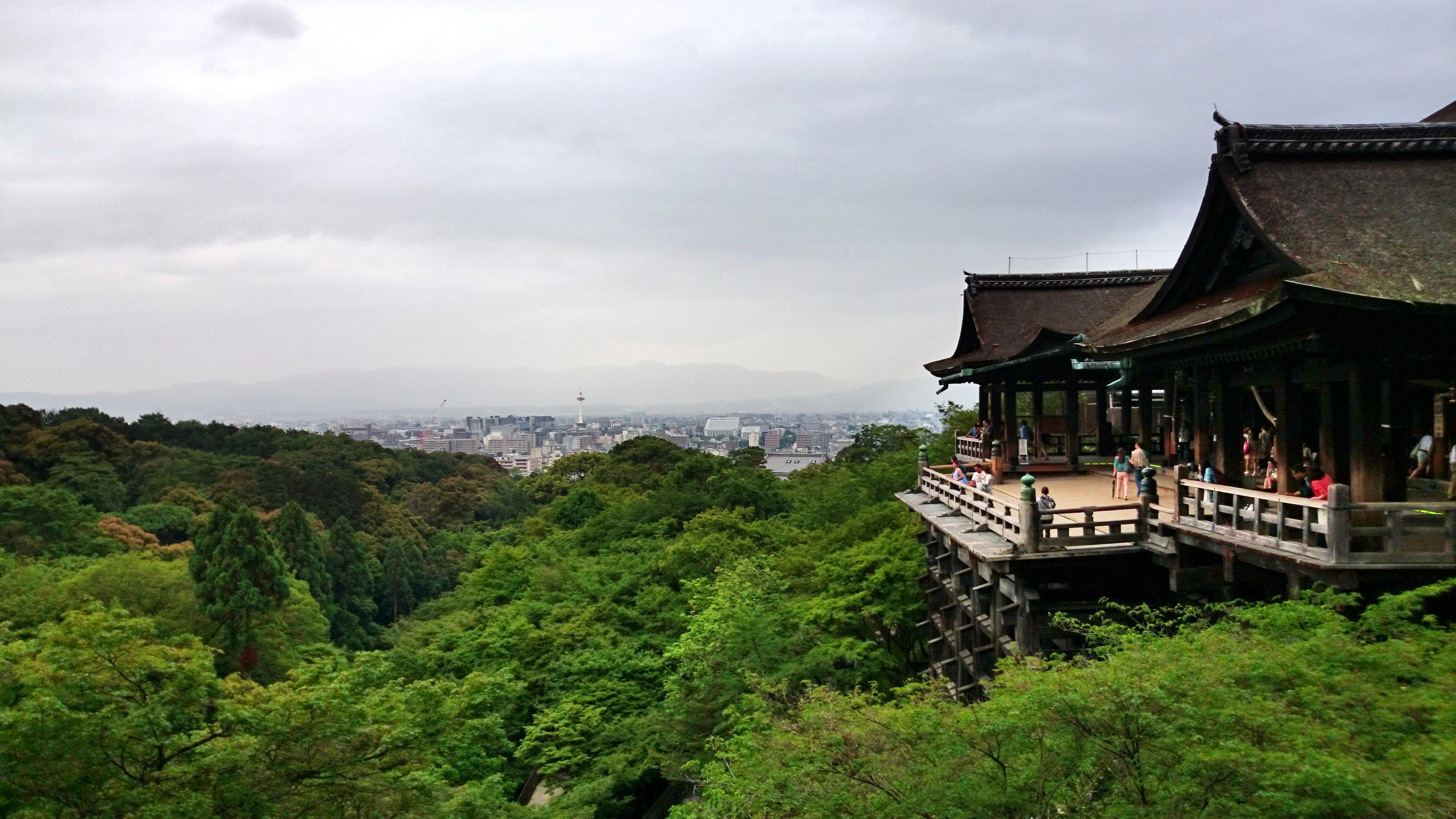 Mountain top Kiyumizu Dera Temple : Kyoto | Visions of Travel