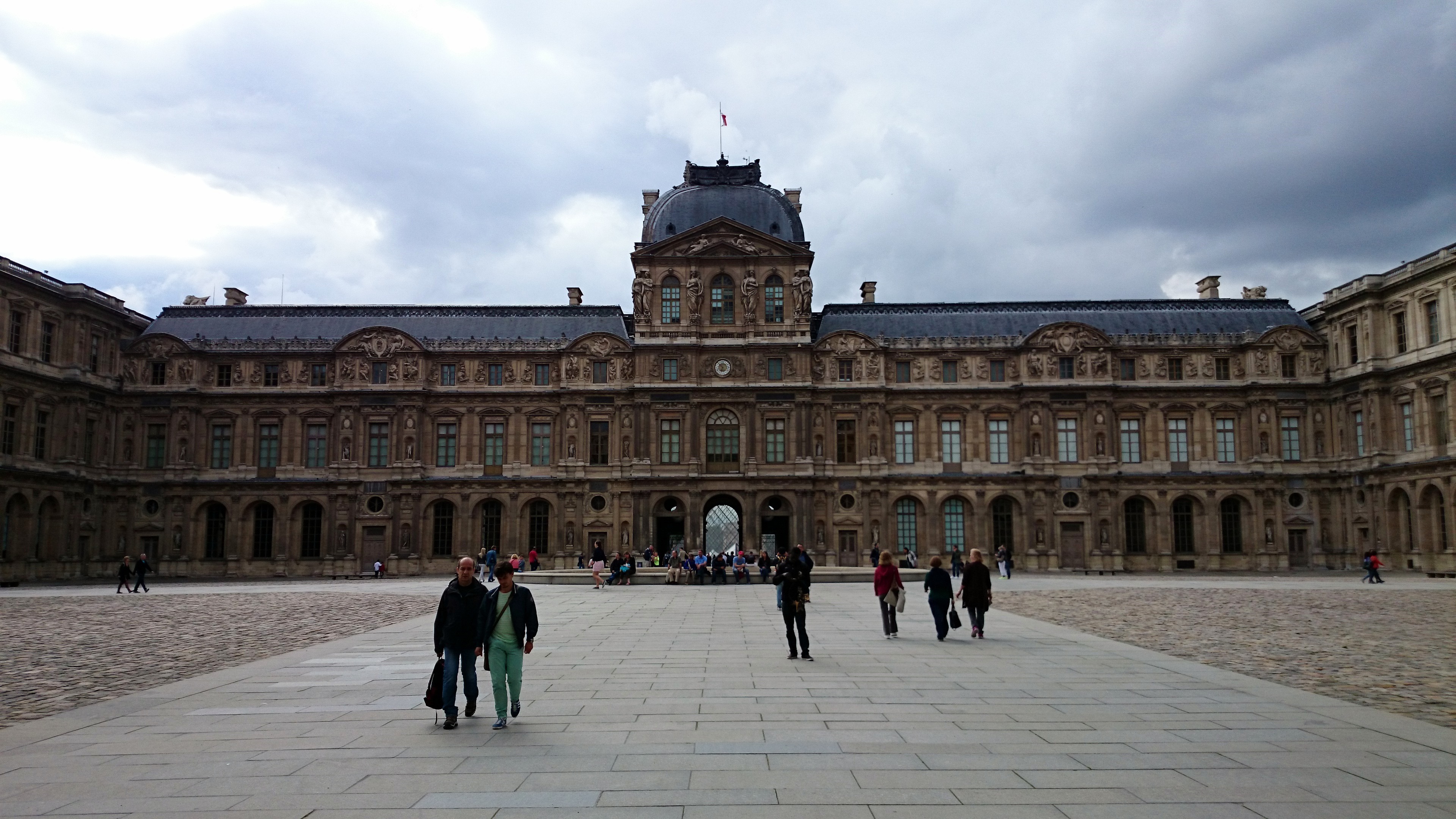 The Louvre Pyramid : Paris | Visions of Travel