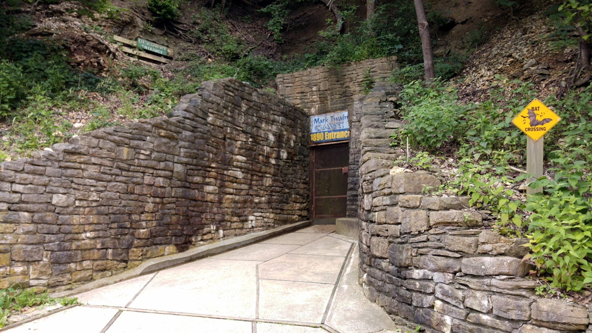 Following Tom Sawyer into Mark Twain Cave : Hannibal Missouri | Visions ...