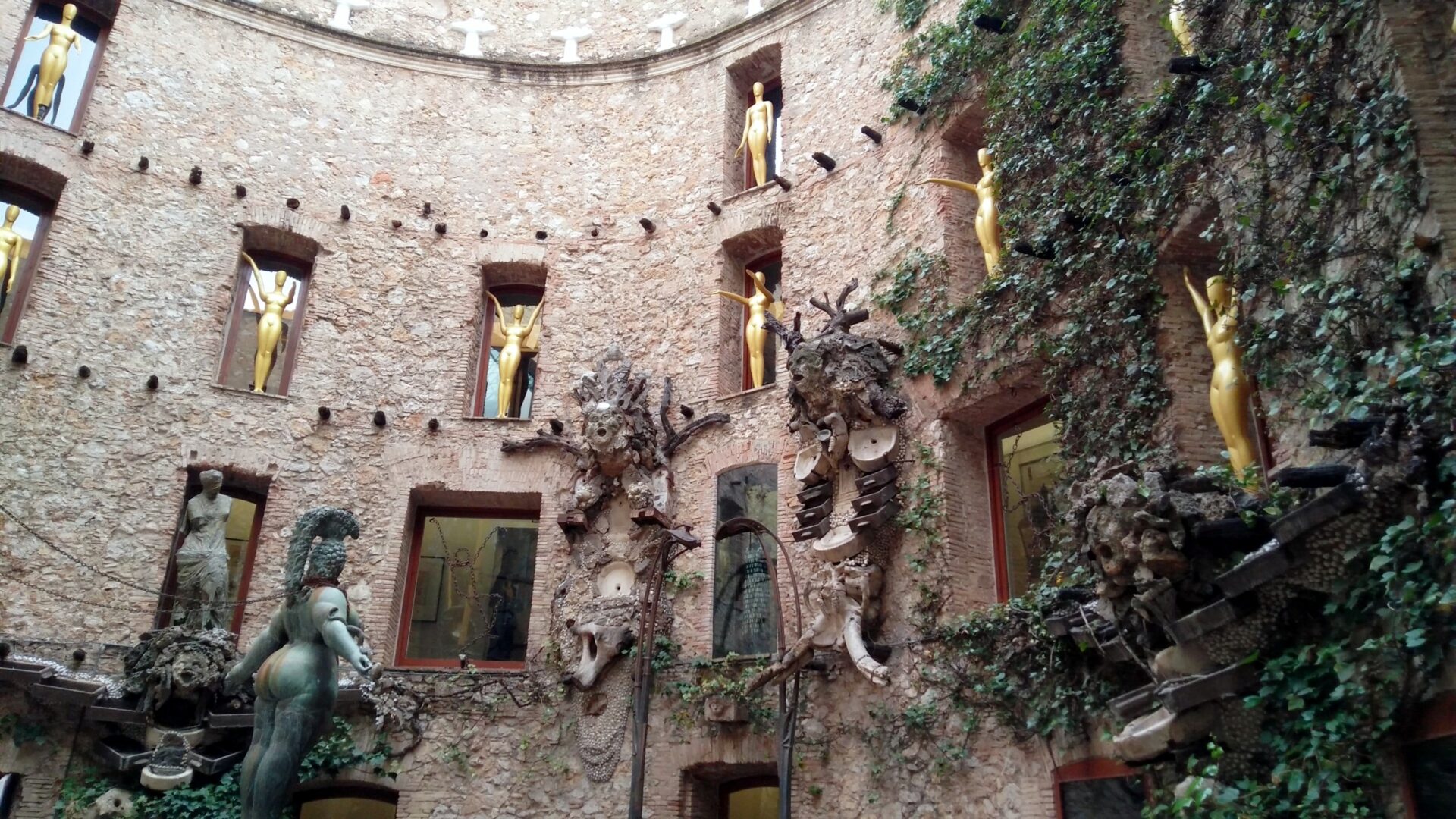 Dali Theatre and Museum : Figueres Spain | Visions of Travel