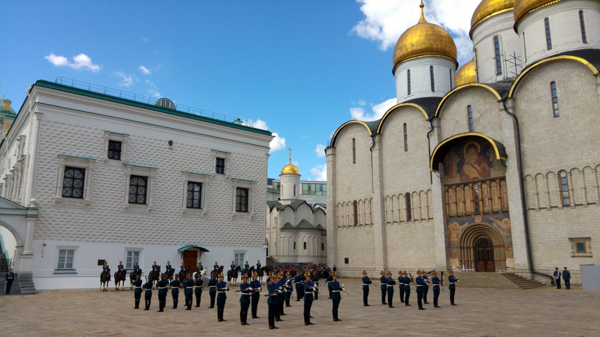 Tour of the Kremlin : Moscow | Visions of Travel