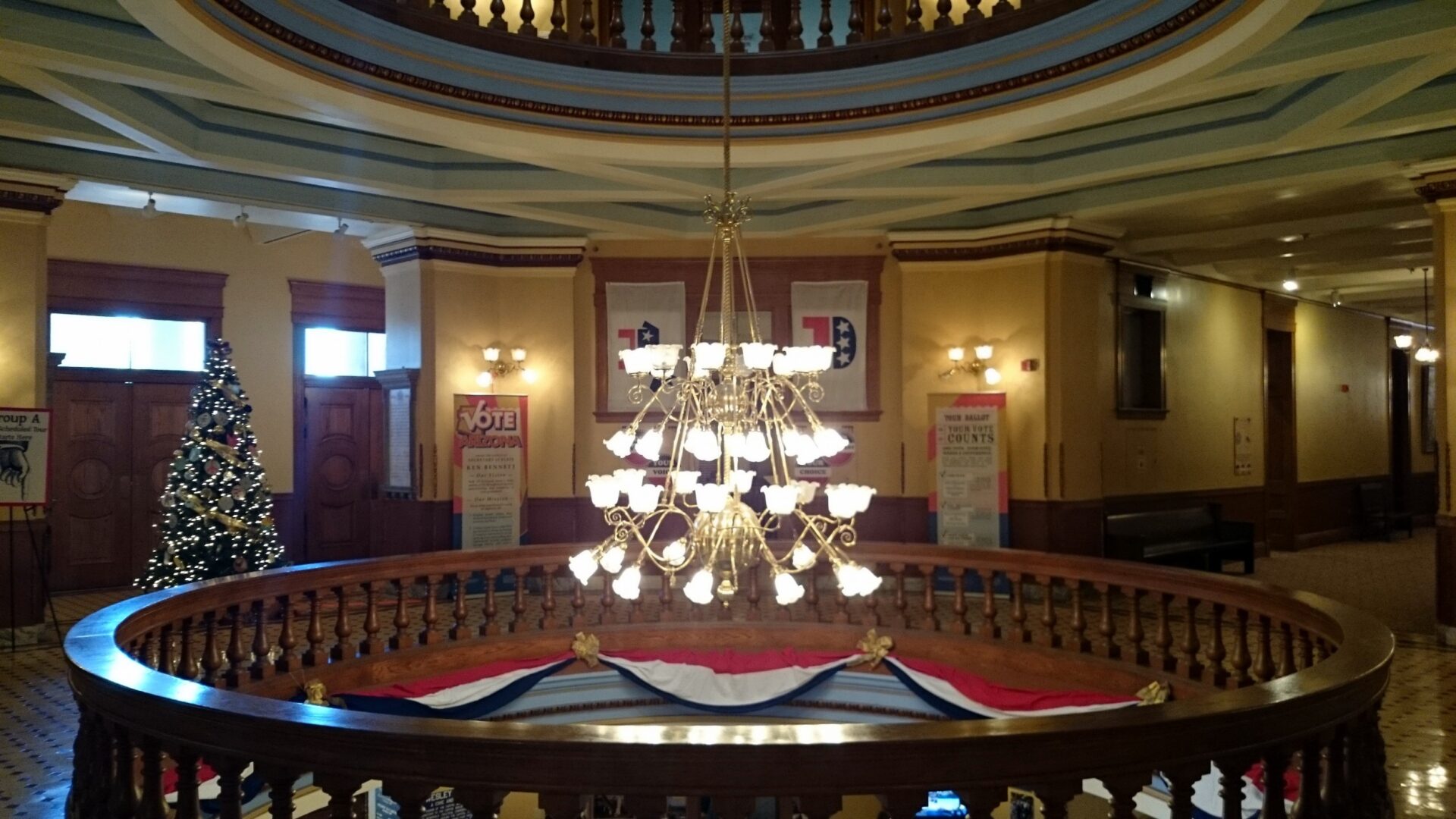 War memorial and Arizona capitol building : Phoenix | Visions of Travel