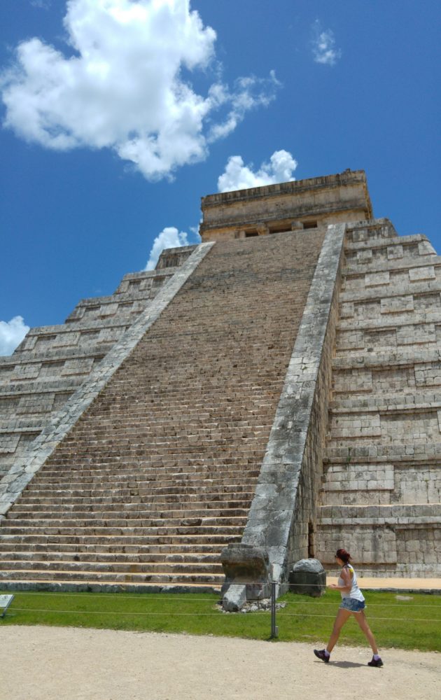 Chichen Itza Mayan pyramid ruins : Yucatan Mexico | Visions of Travel
