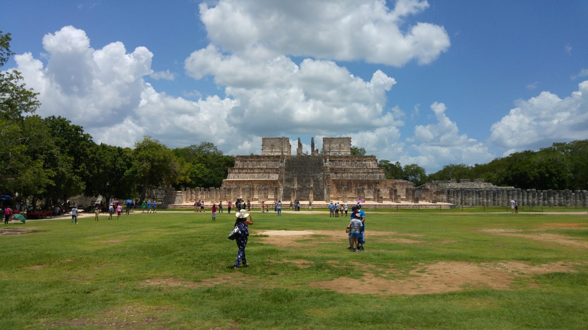 Chichen Itza Mayan pyramid ruins : Yucatan Mexico | Visions of Travel