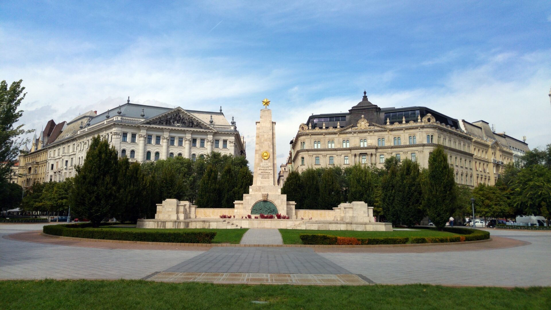 Hungarian Parliament Building : Budapest Hungary | Visions of Travel