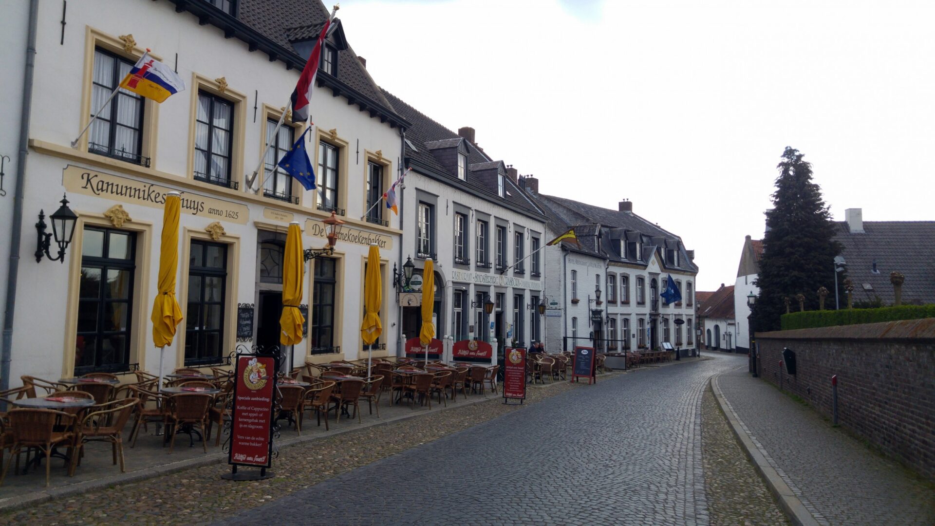 Thorn white town : Netherlands | Visions of Travel