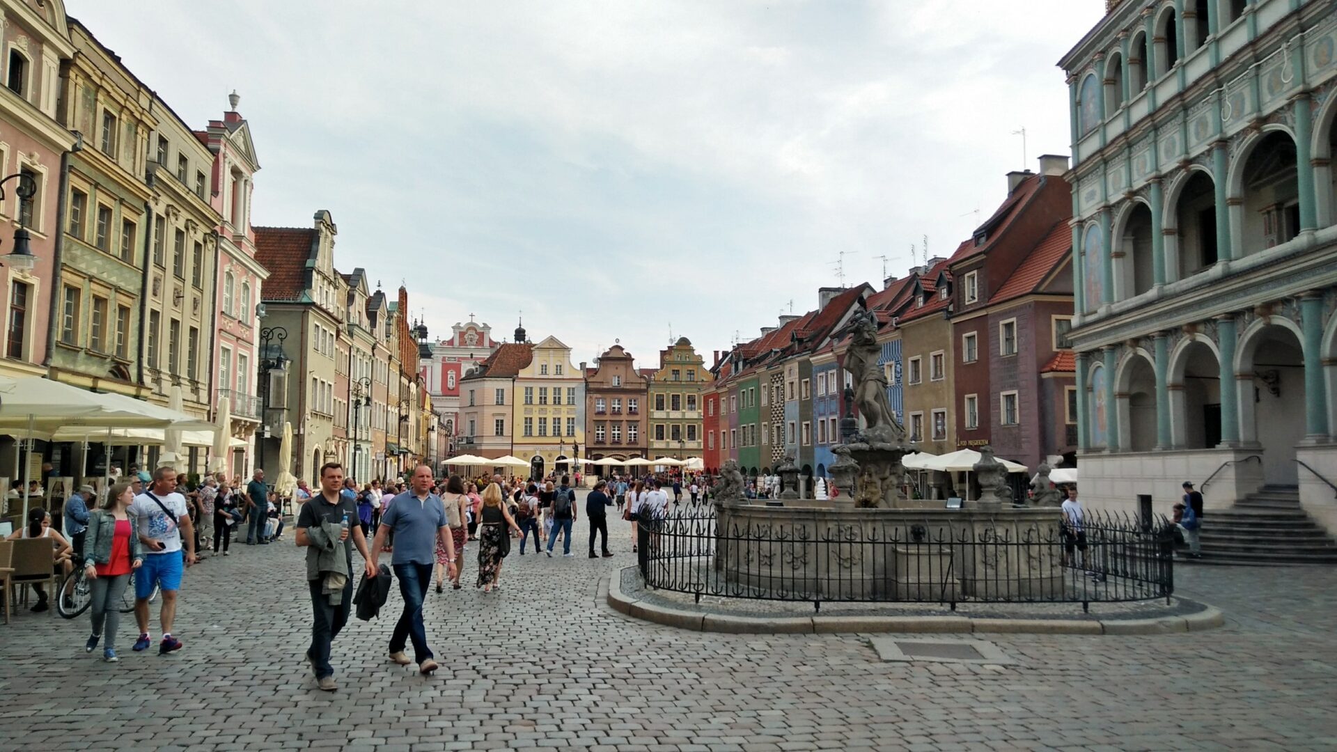 Town Hall Market Square : Old Town Poznan | Visions of Travel
