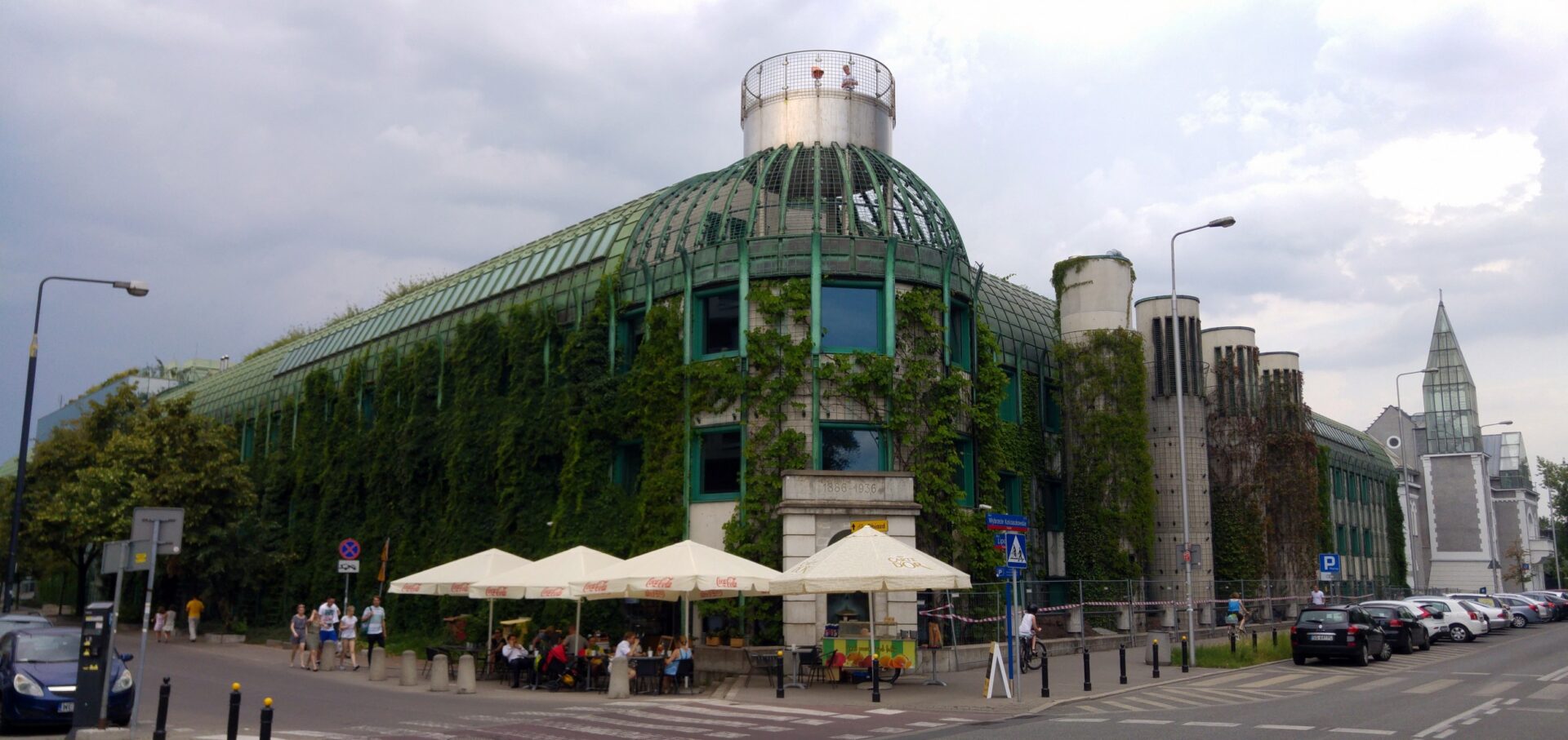 University of Warsaw Library gardens : Poland | Visions of Travel