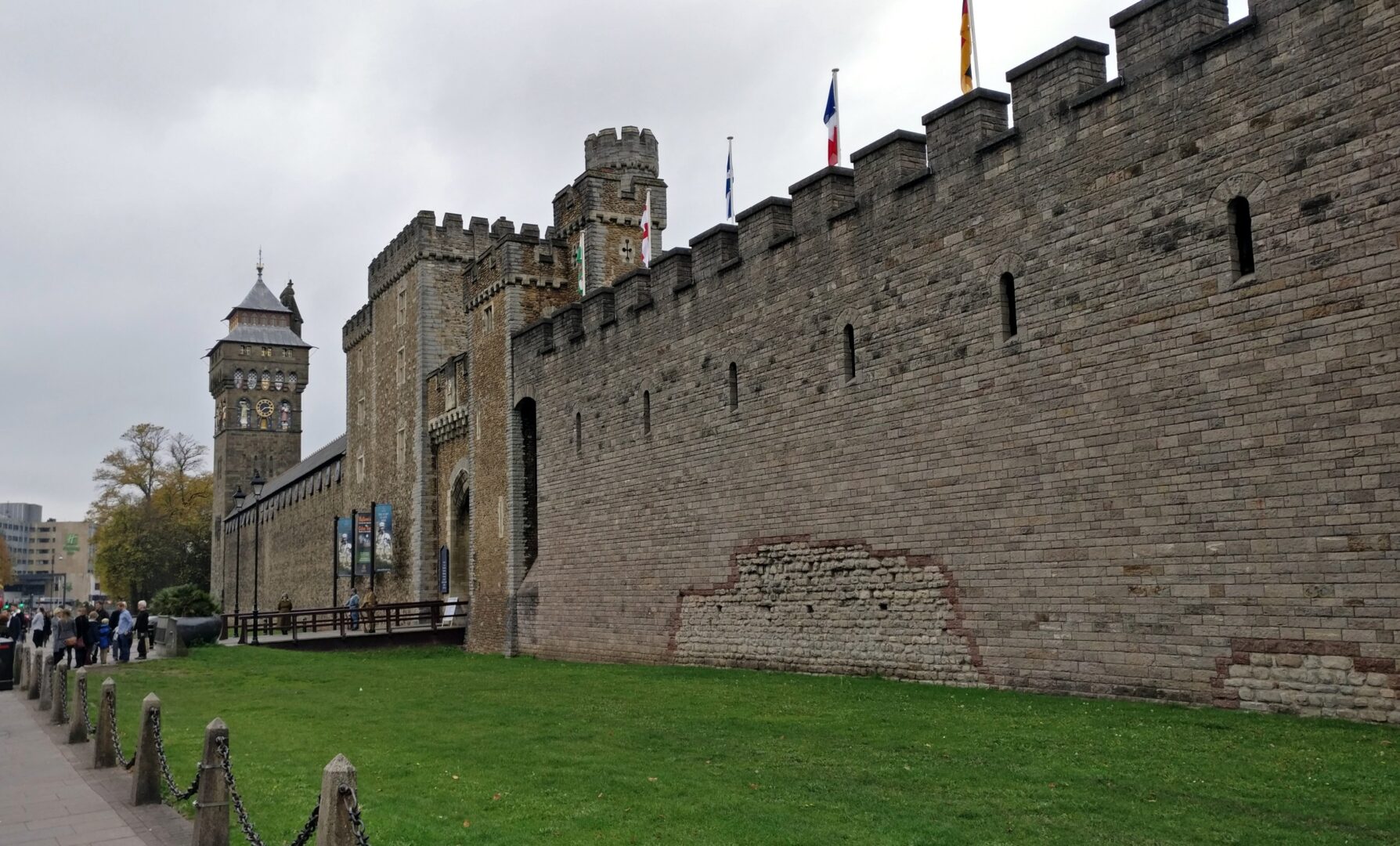 Cardiff Castle : Wales | Visions of Travel