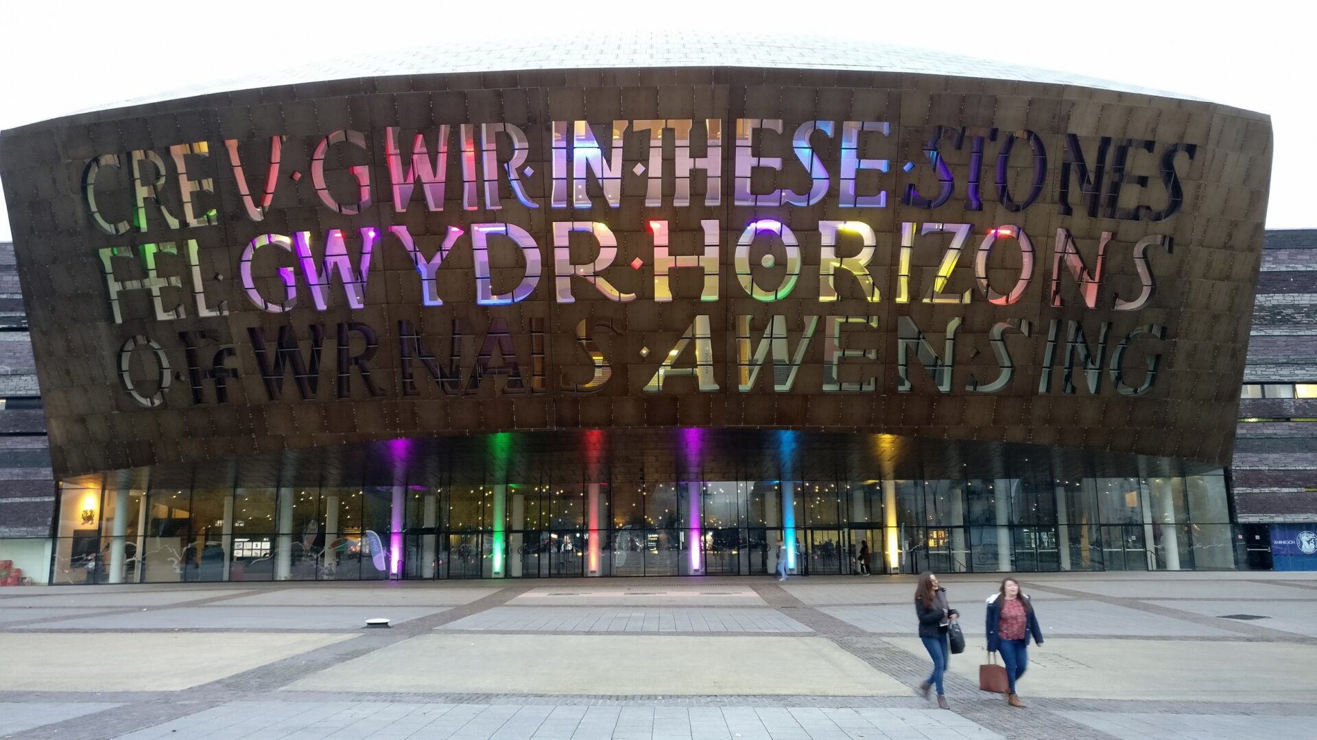 Cardiff Bay Waterfront : Wales | Visions of Travel