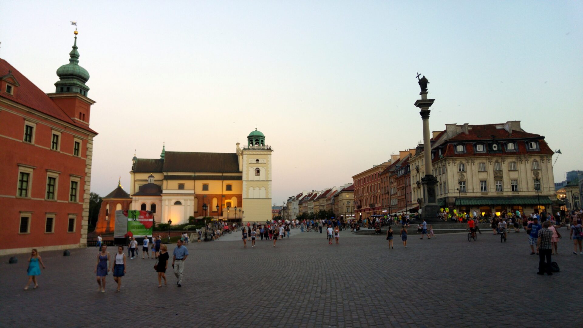Historic old town center & Ogrod Saski : Warsaw | Visions of Travel