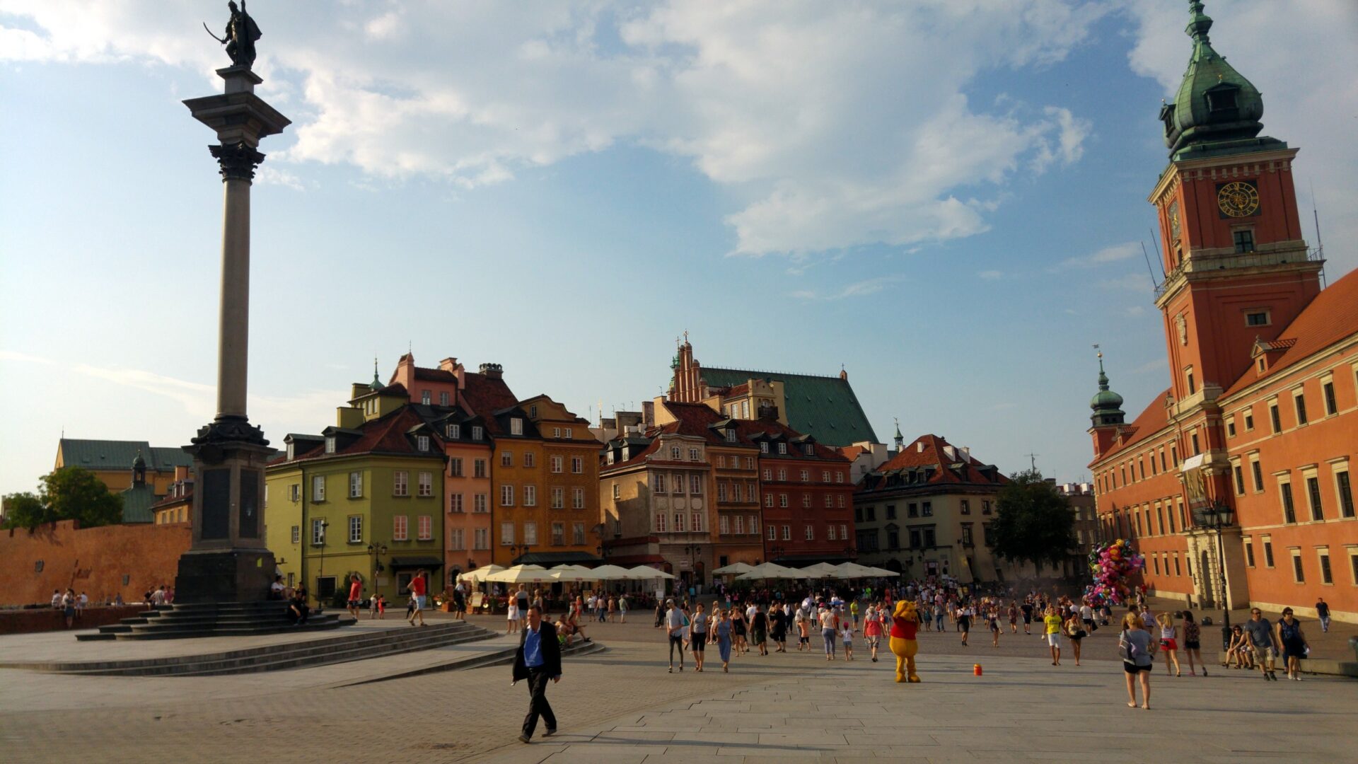 Historic old town center & Ogrod Saski : Warsaw | Visions of Travel