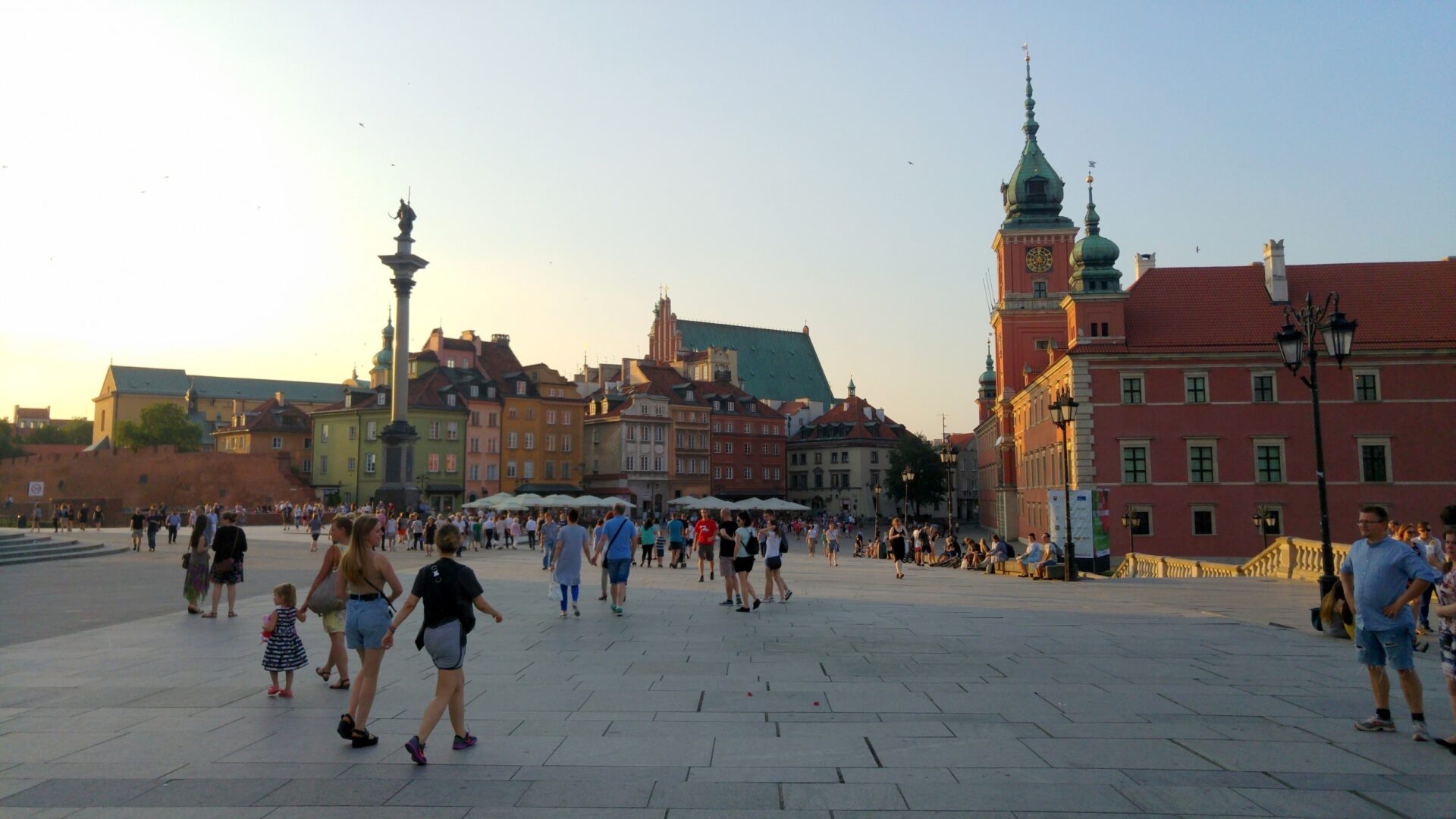 Historic old town center & Ogrod Saski : Warsaw | Visions of Travel