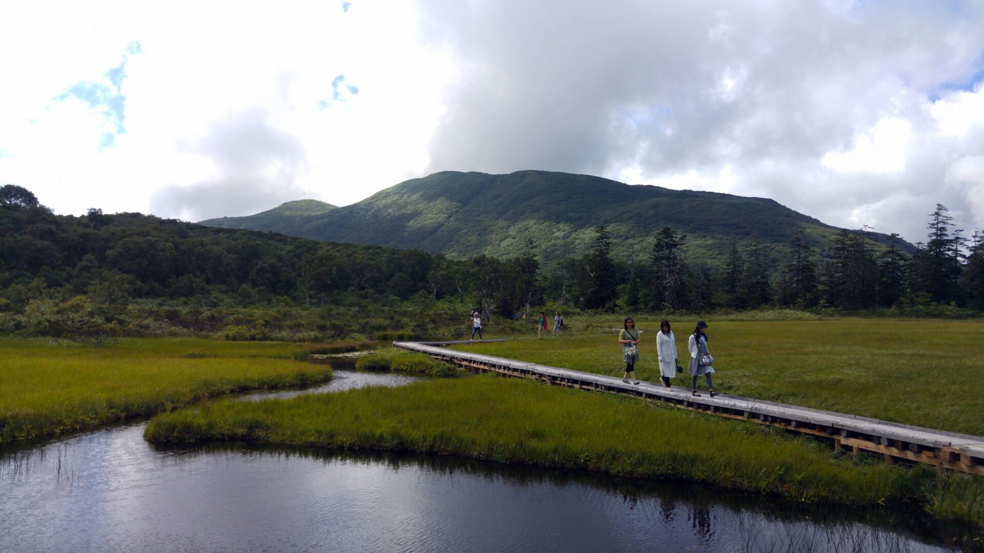 Shinsen-numa Wetland Swamp : Niseko | Visions of Travel