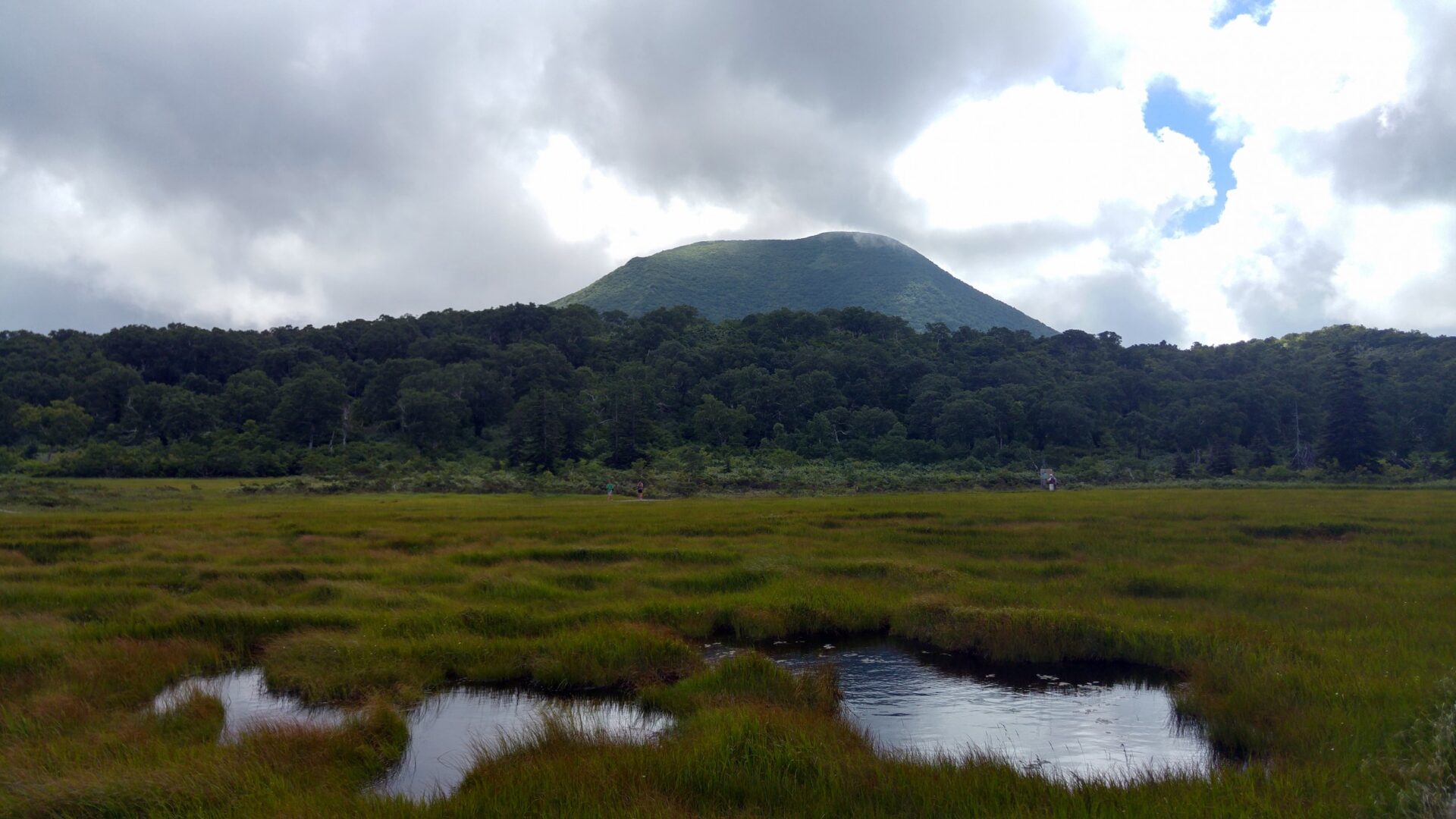 Shinsen-numa Wetland Swamp : Niseko | Visions of Travel