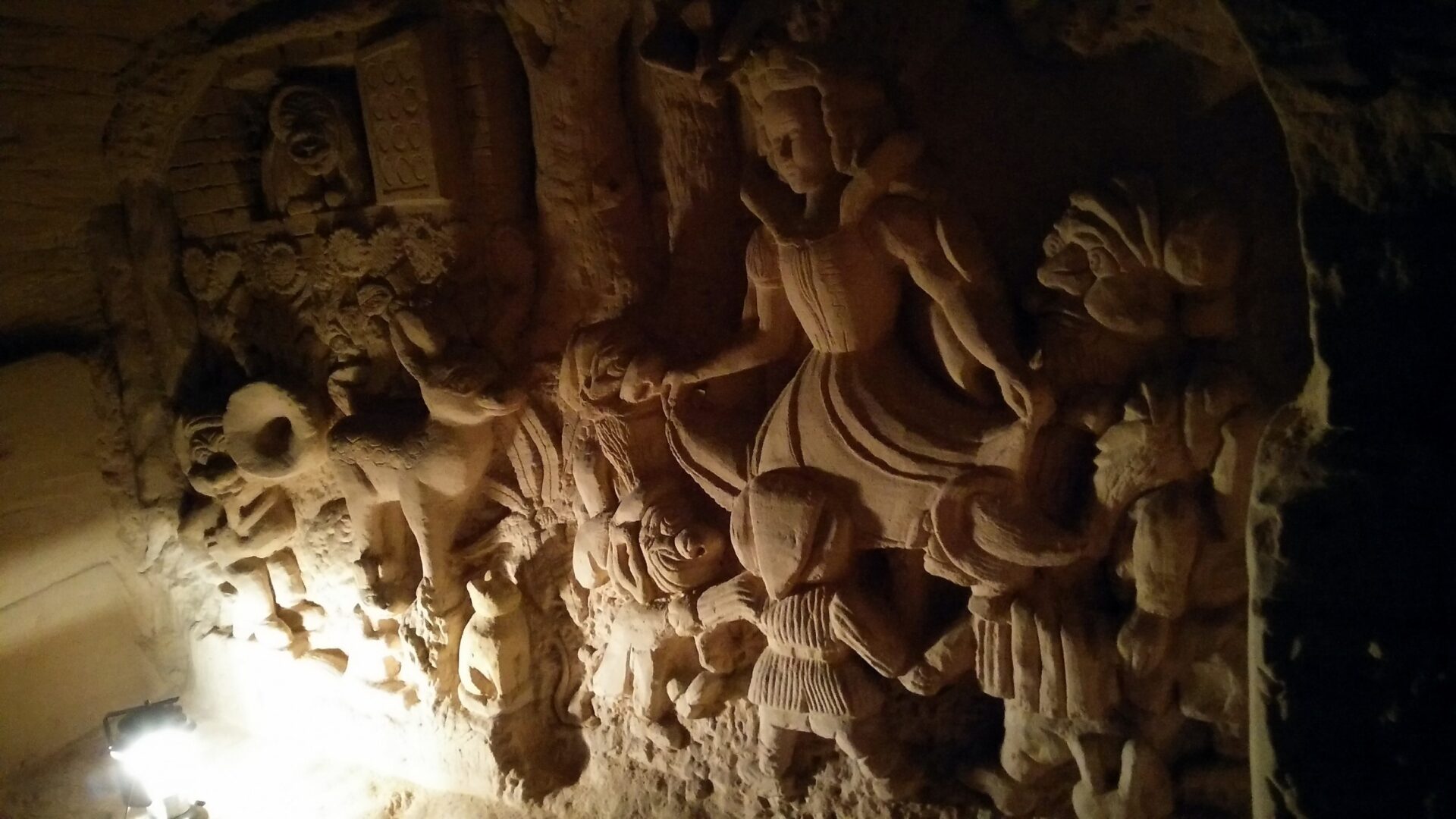 Jesuit underground art tunnels : Maastricht | Visions of Travel