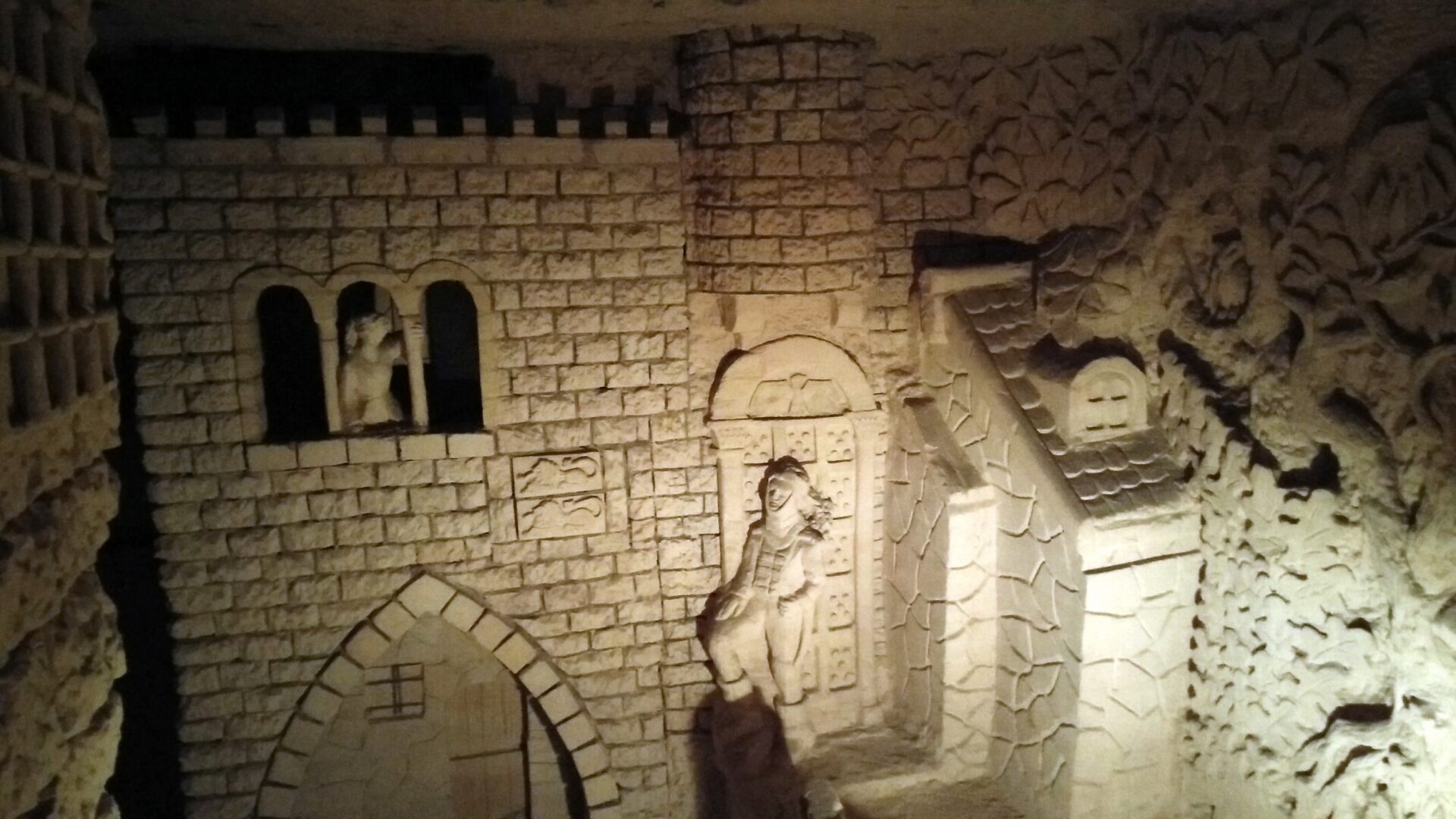 Jesuit underground art tunnels : Maastricht | Visions of Travel
