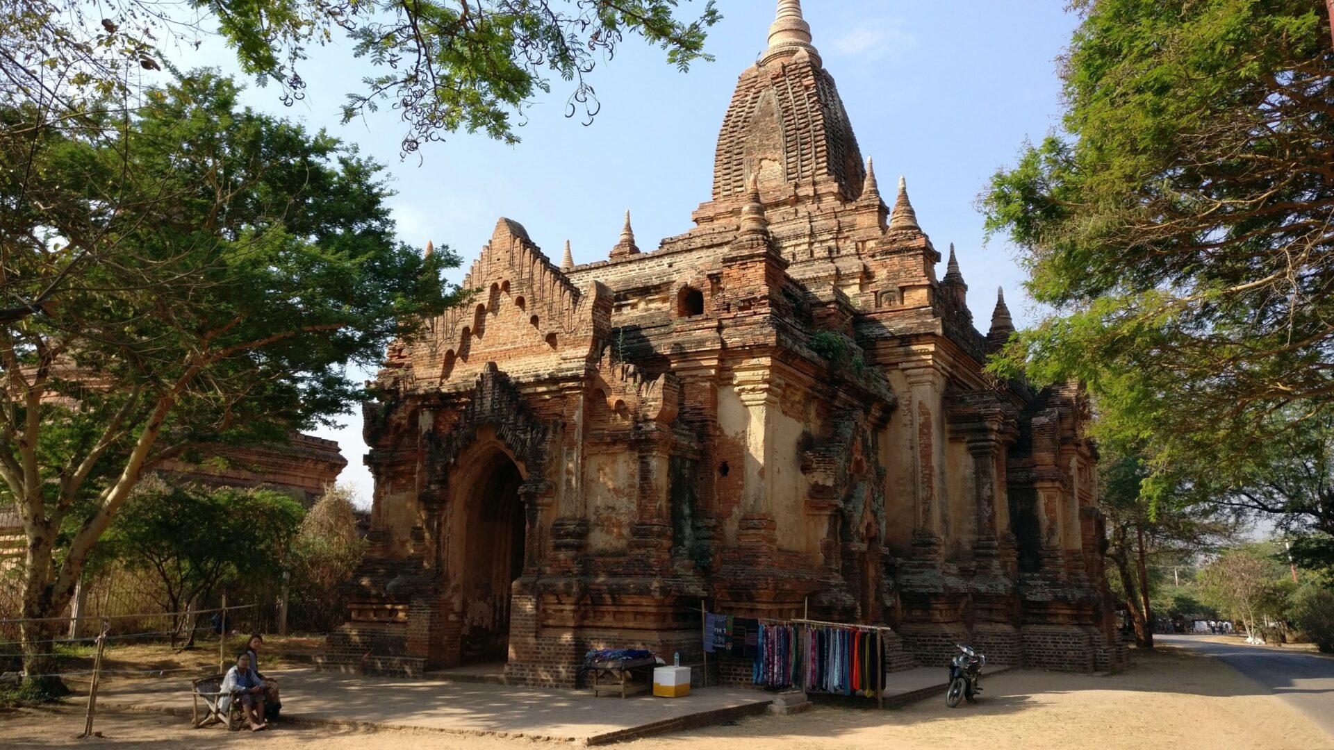 Bagan Day 1 Temple Run Part 1 : Burma | Visions of Travel