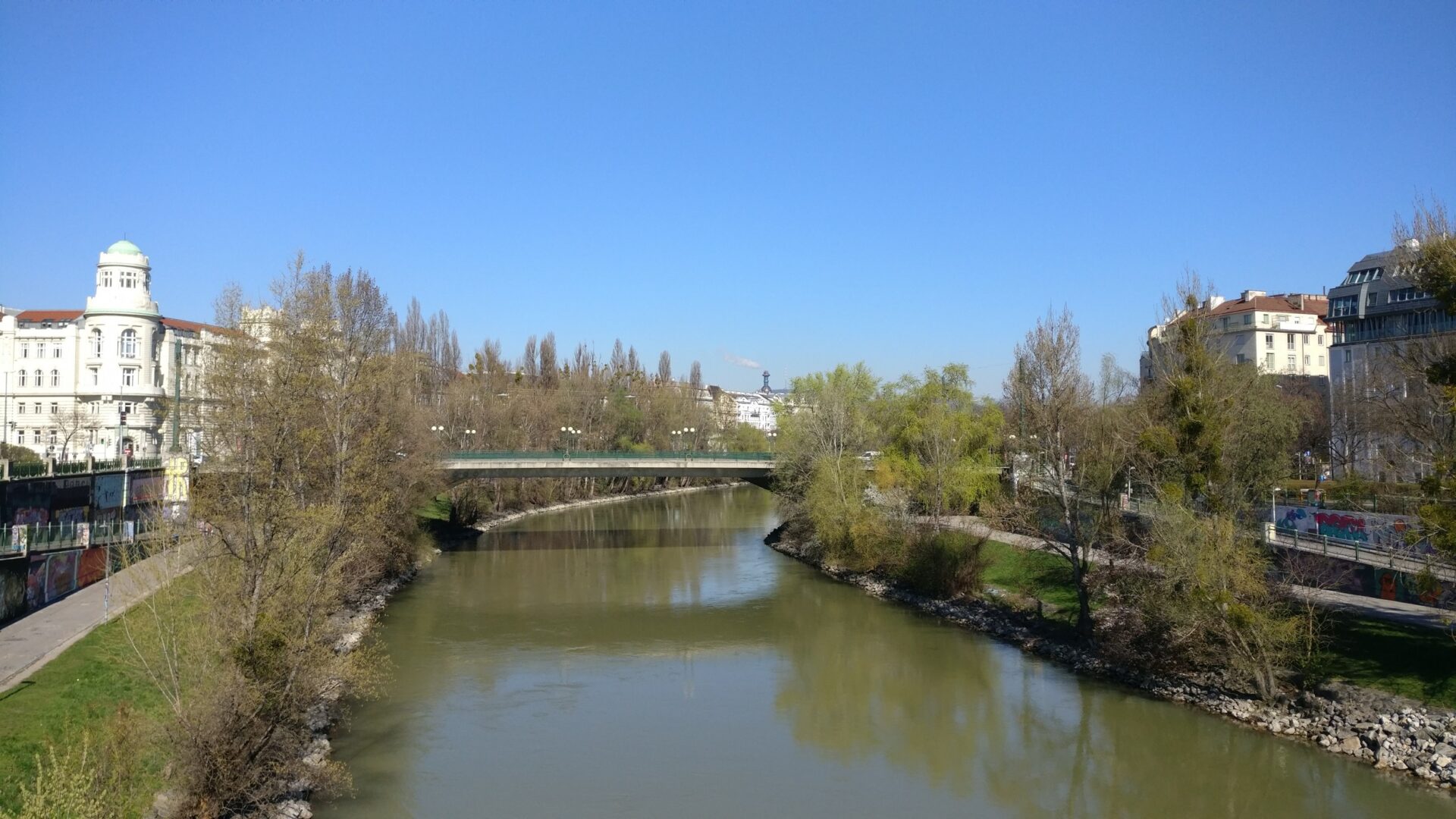 Walking tour of Vienna’s park, canals, and university | Visions of Travel