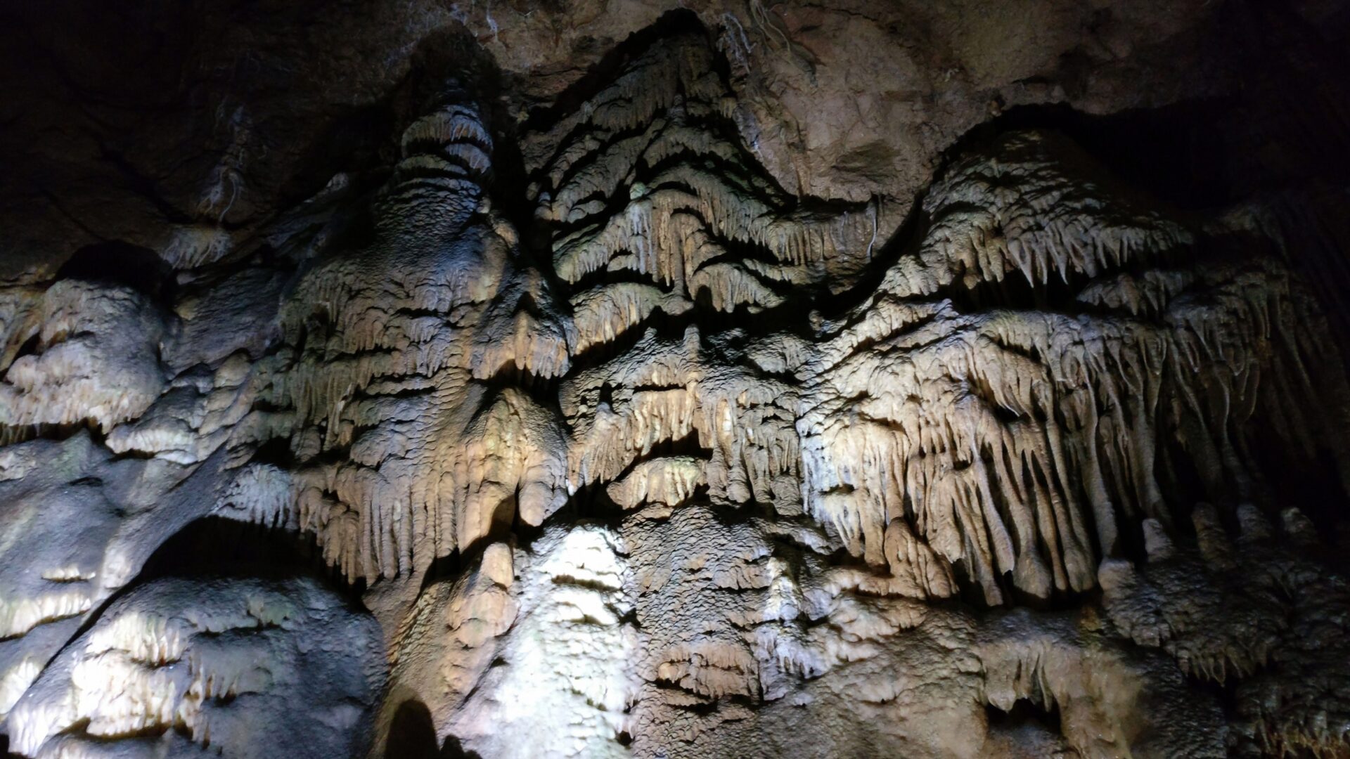 Les Grottes de Remouchamps : Belgium | Visions of Travel