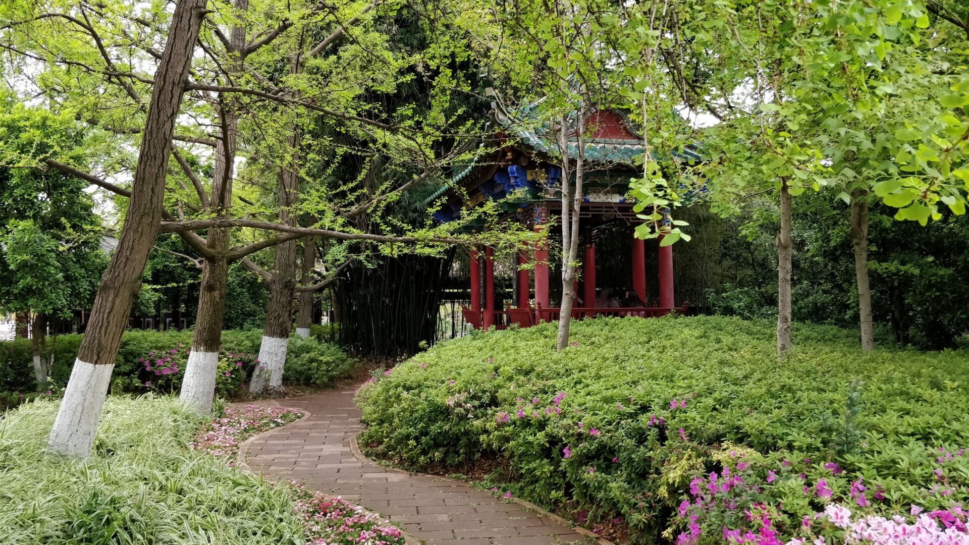 Green Lake Park and Yunnan University : Kunming China | Visions of Travel
