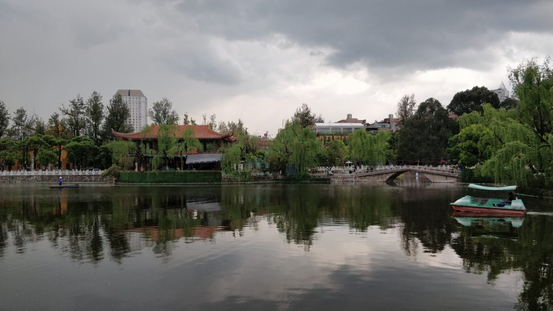 Green Lake Park and Yunnan University : Kunming China | Visions of Travel