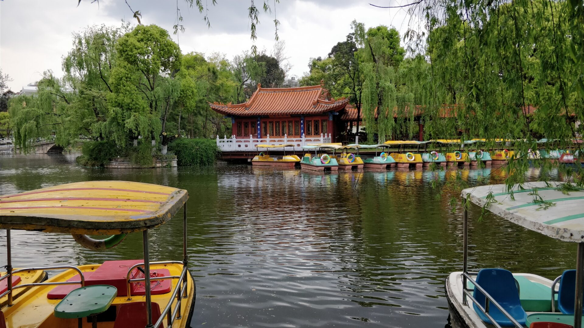 Green Lake Park and Yunnan University : Kunming China | Visions of Travel