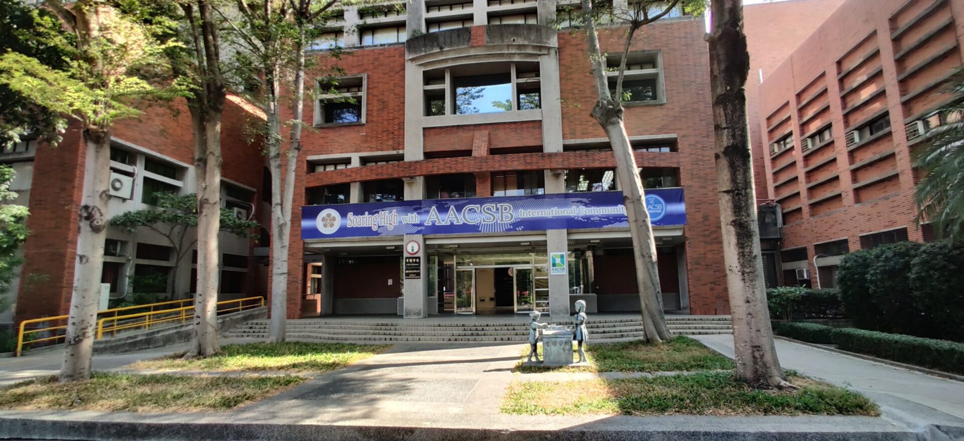 National Cheng Kung University campus : Tainan | Visions of Travel